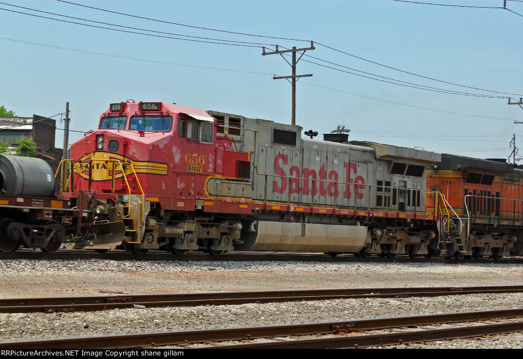 BNSF 656 Real Santa Fe Dash 9!!!!